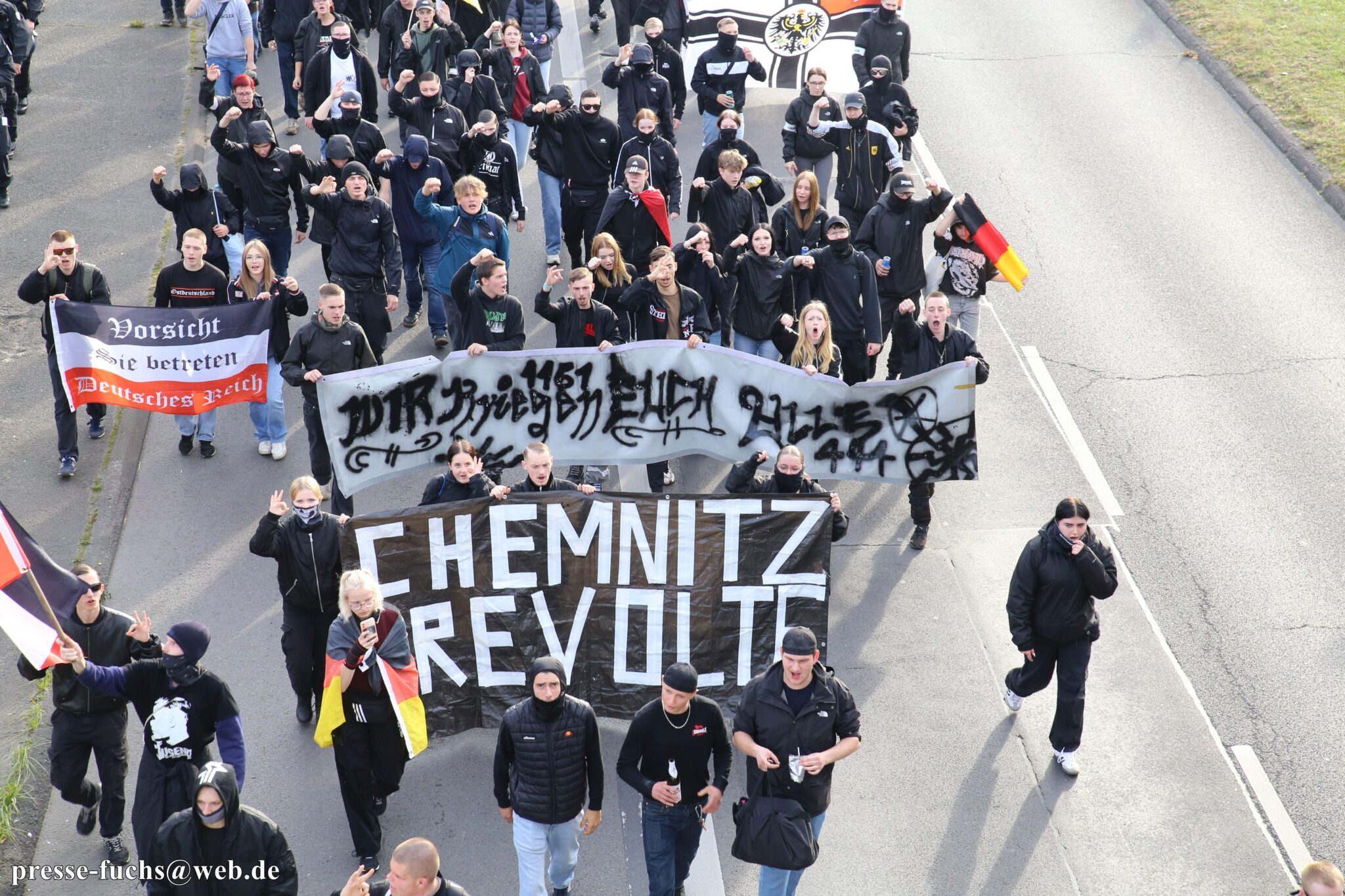 „Alle in schwarz!“ – Neue junge Neonazis und die Gruppe „Chemnitz Revolte“
